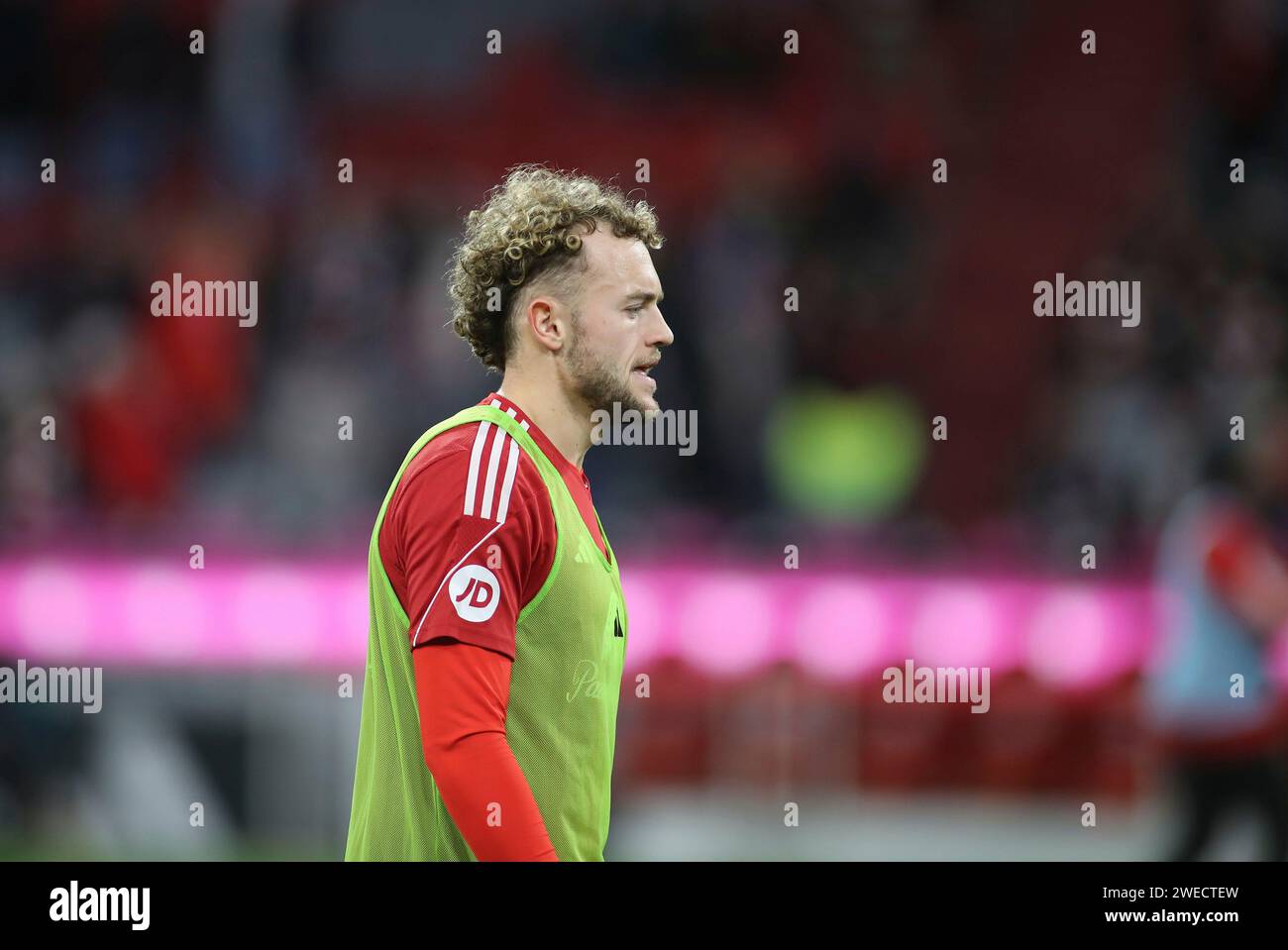 Benedict hollerbach 1 fc union berlin beim aufwarmen hi-res stock ...