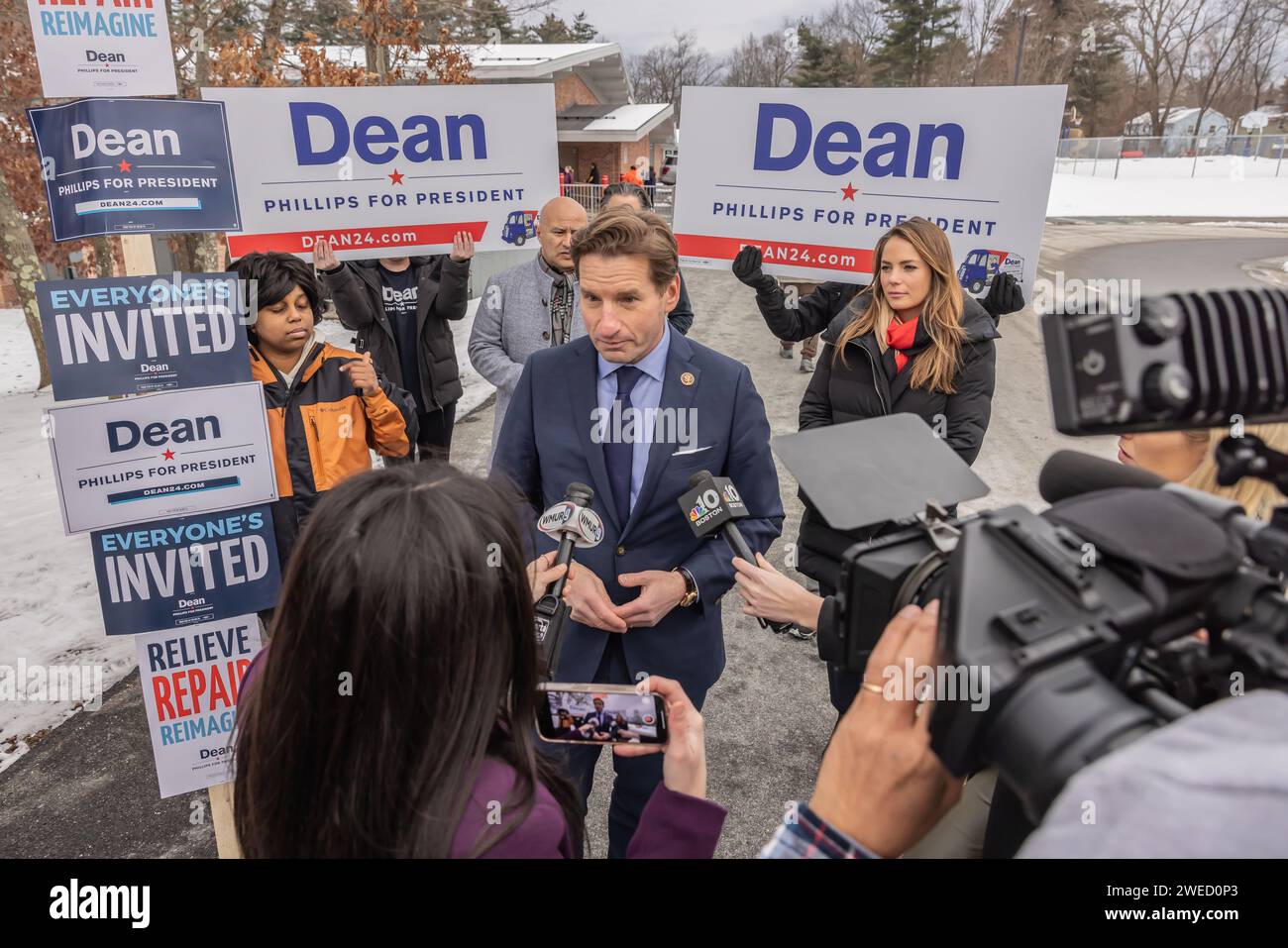 NASHUA, N.H. – January 23, 2024: Democratic presidential candidate Dean ...