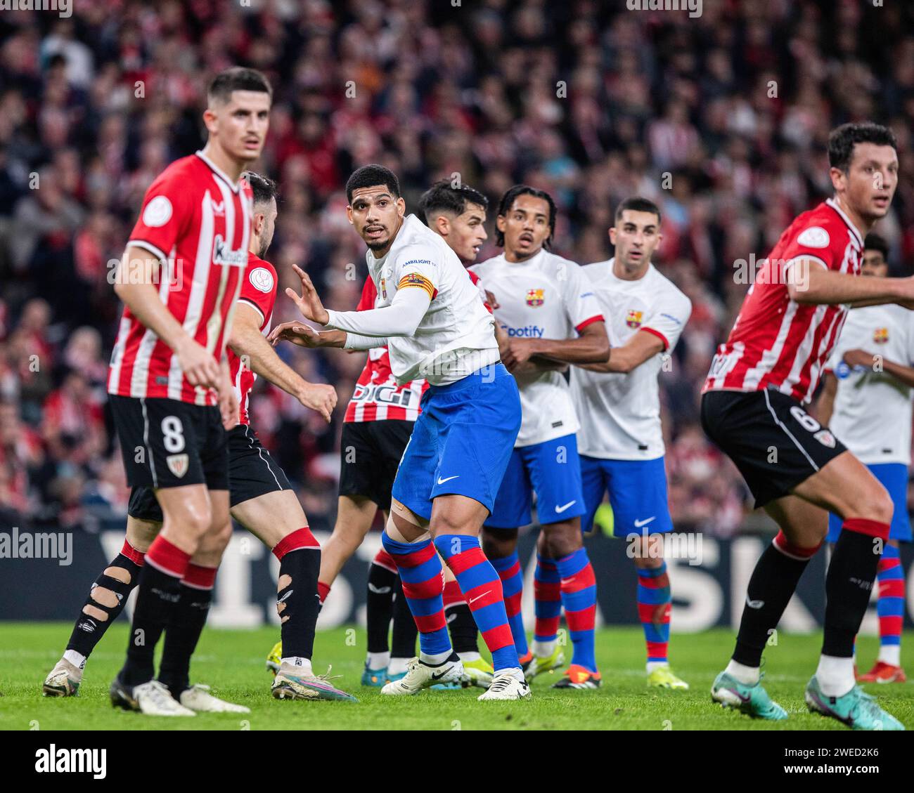 Ronald Araújo (C) of F.C Barcelona seen in action during the 2023-24 ...