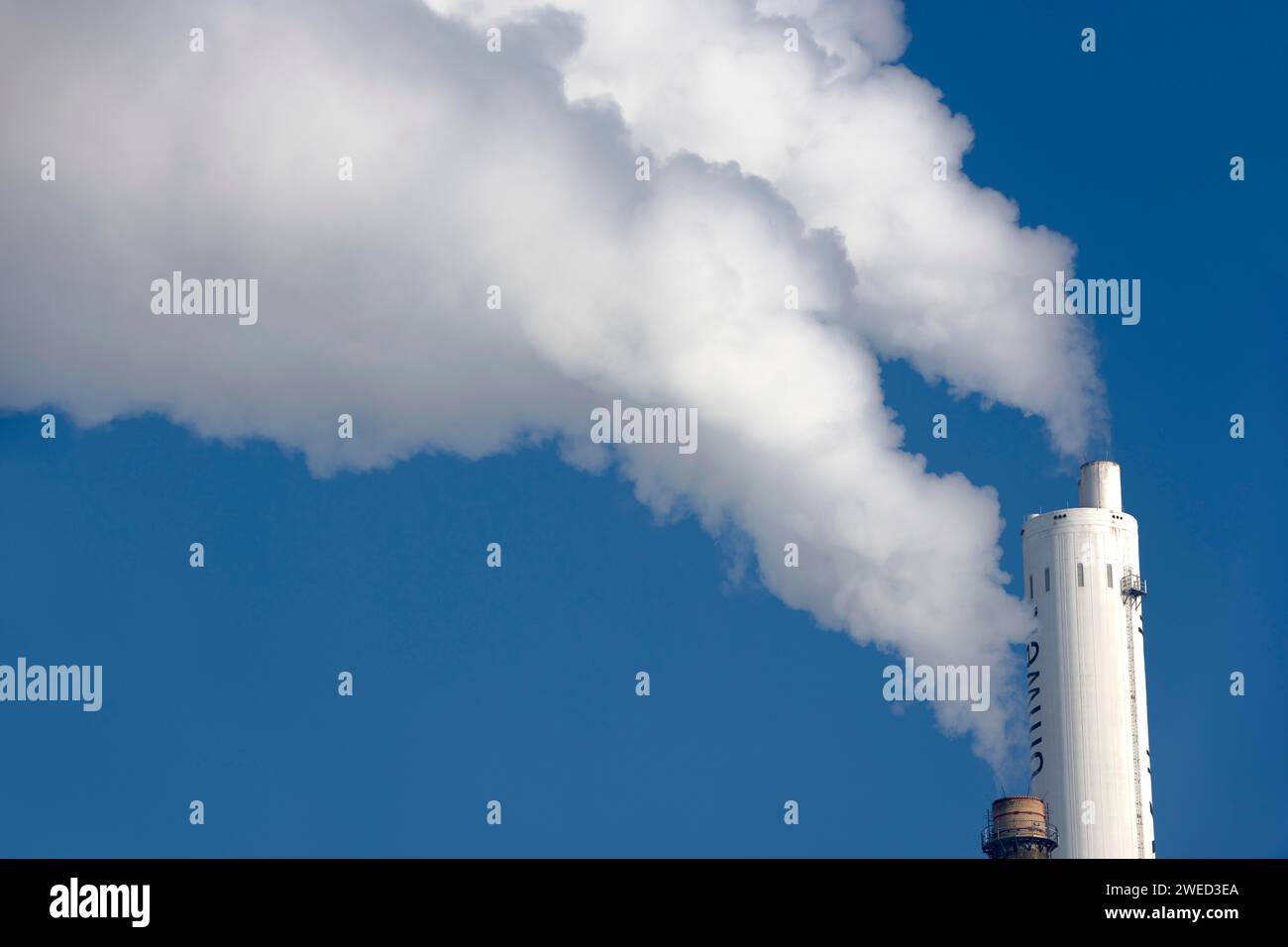 Symbolic image energy transition, fossil fuels, smoking chimneys ...