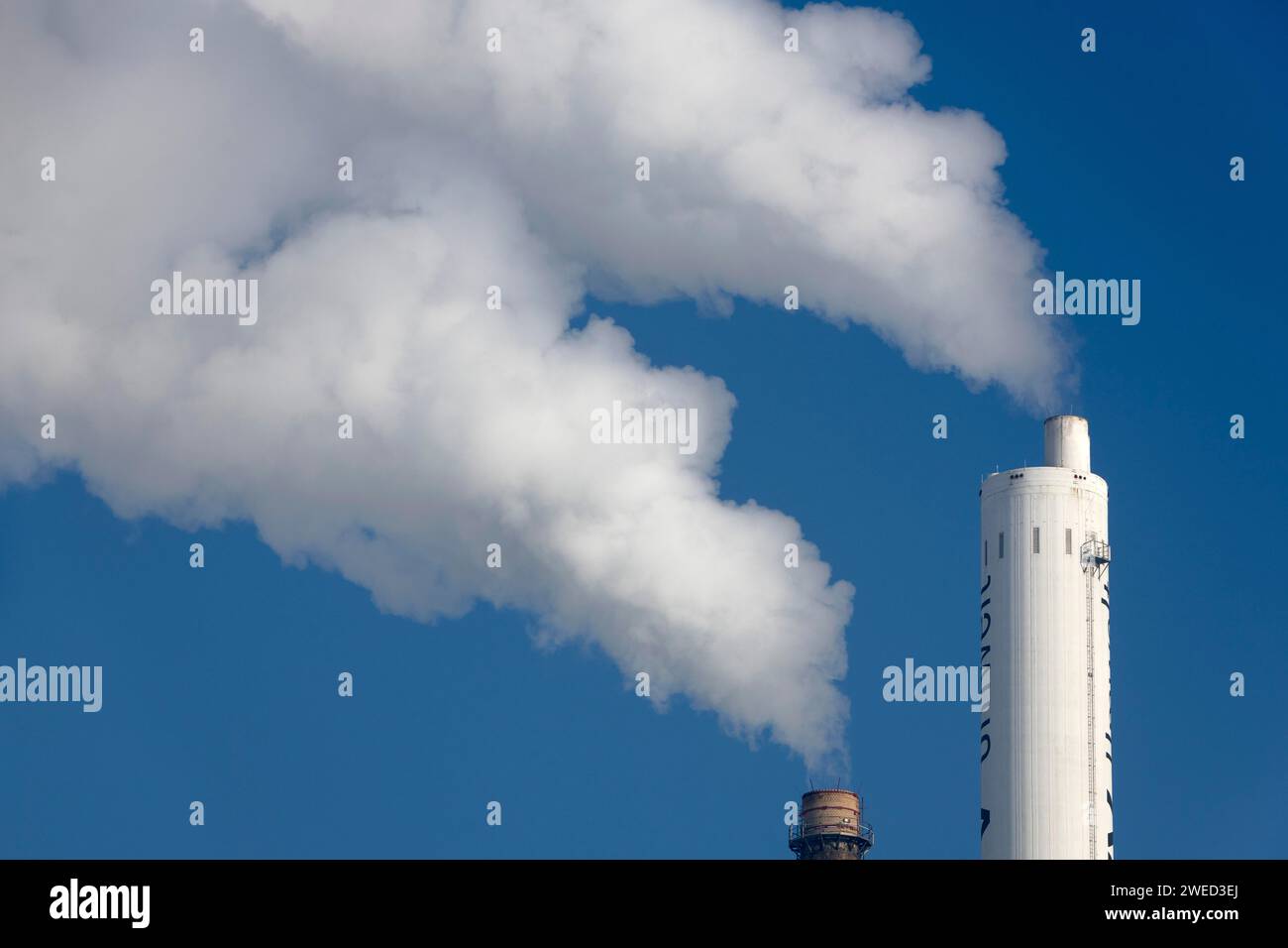 Symbolic image energy transition, fossil fuels, smoking chimneys ...