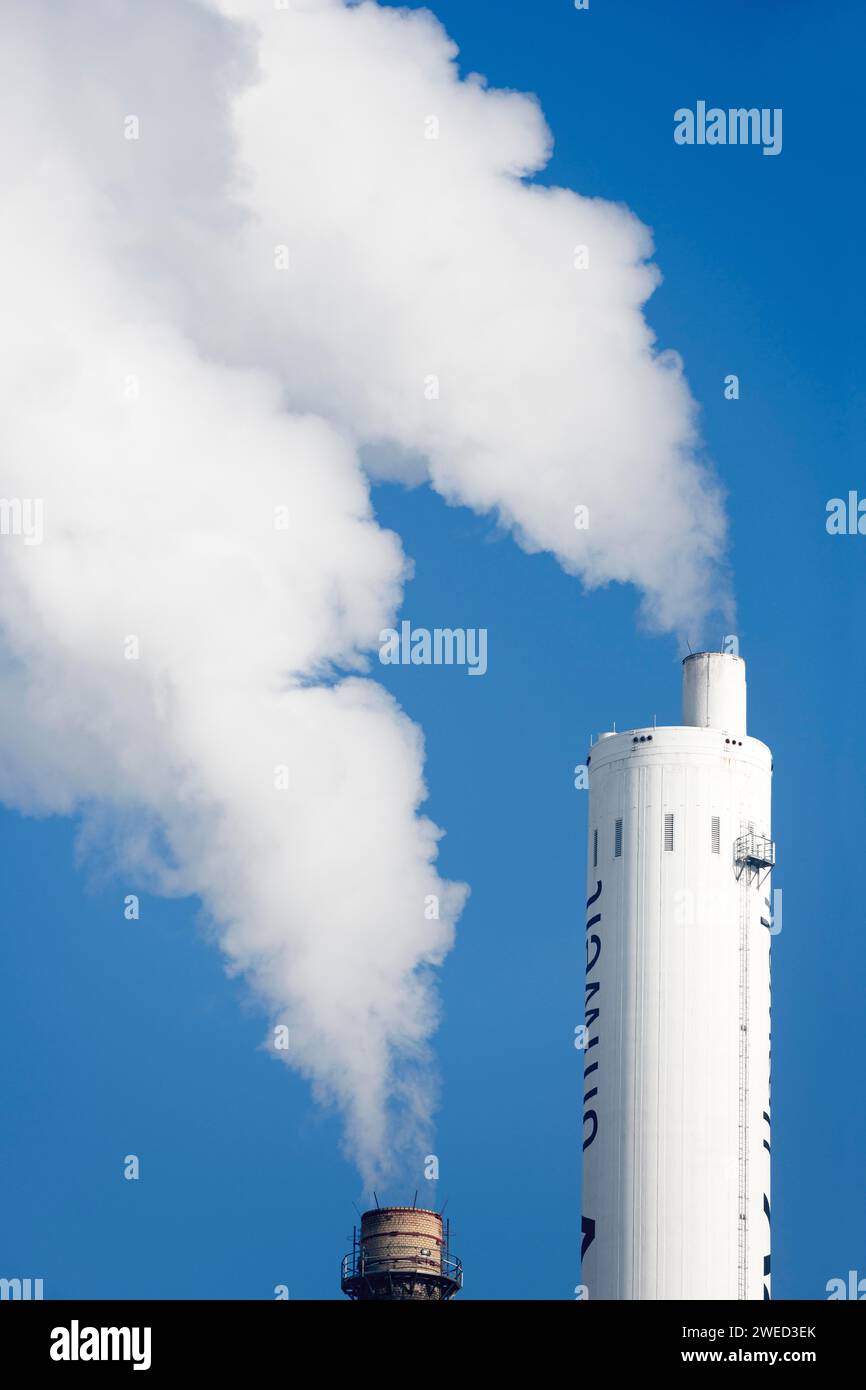Symbolic image energy transition, fossil fuels, smoking chimneys ...
