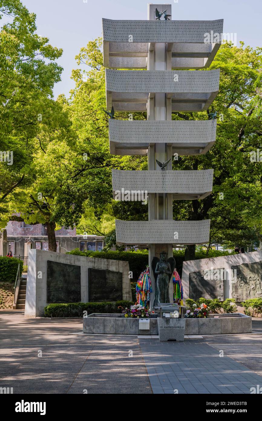 Memorial tower mobilized students hi-res stock photography and images ...