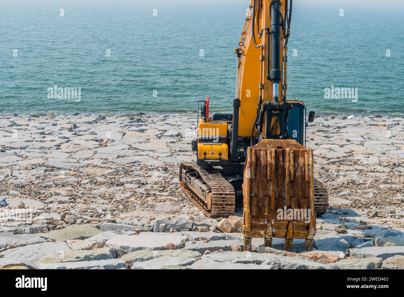 Industry industrial coast coastal hi-res stock photography and images ...