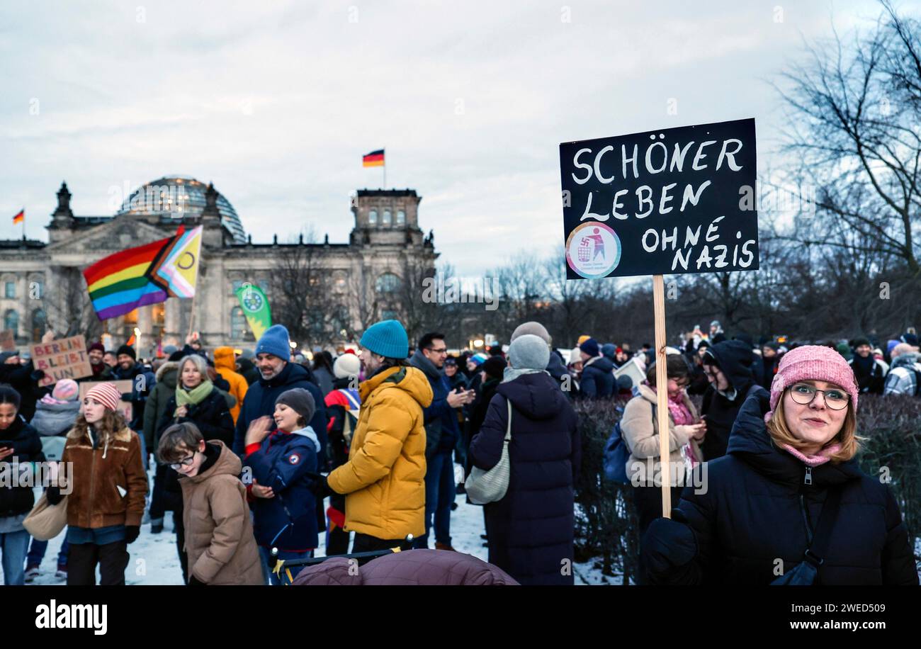 Around 100, 000 people gathered in front of the Bundestag on Sunday to ...
