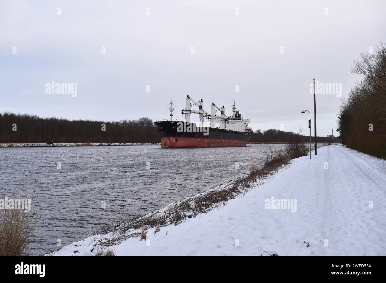 Freighter Lilly Bolten sailing in the Kiel Canal in winter, Kiel Canal ...