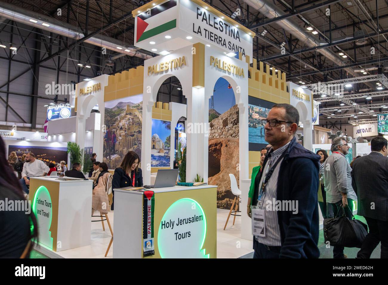Fitur 2024 hi-res stock photography and images - Alamy
