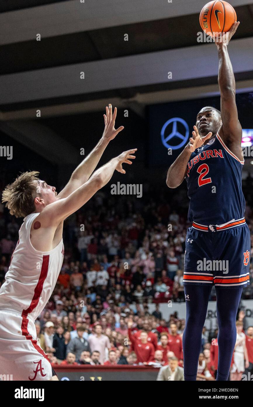 Auburn forward Jaylin Williams (2) shoots as Alabama forward Grant Nelson (2) arrives too late ...
