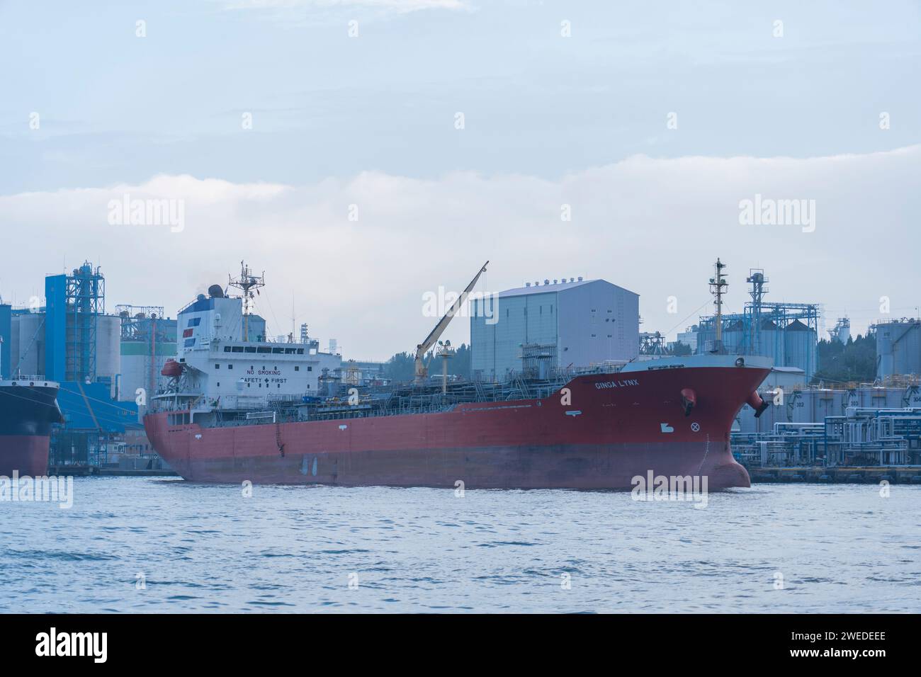 A registered container vessel built by Hyundai Heavy Industries, Ulsan ...