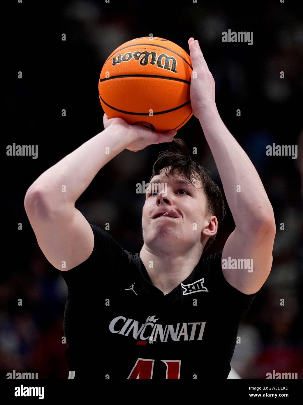 Cincinnati guard Simas Lukosius shoots during the second half of an ...