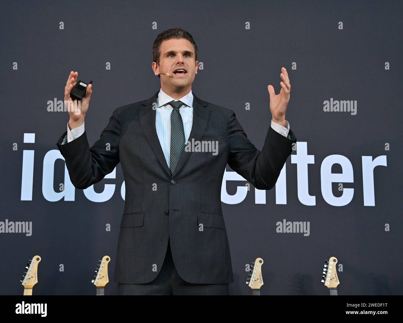 Namm show hi-res stock photography and images - Alamy
