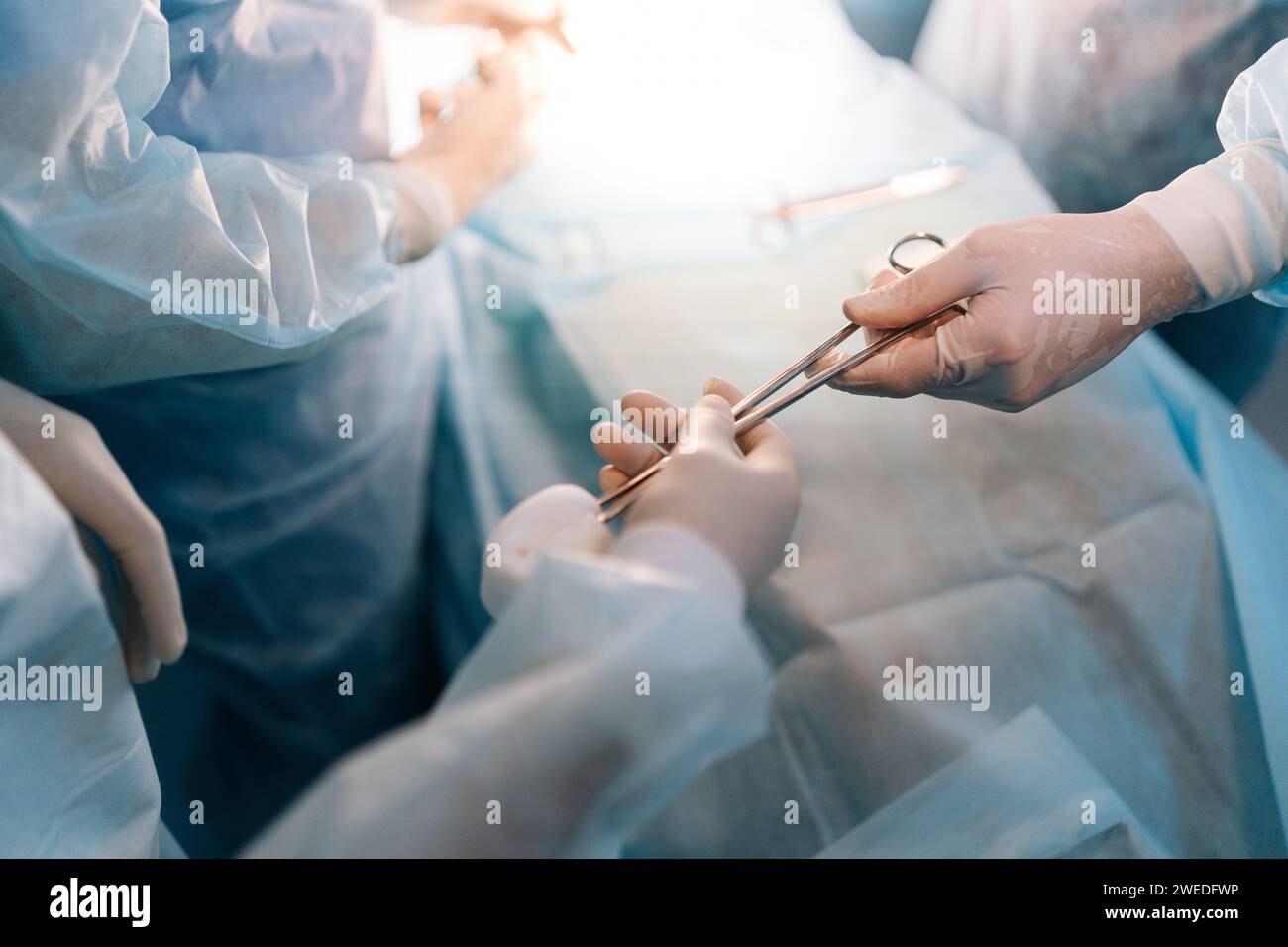 Nurse giving surgical tool surgeon hi-res stock photography and images ...