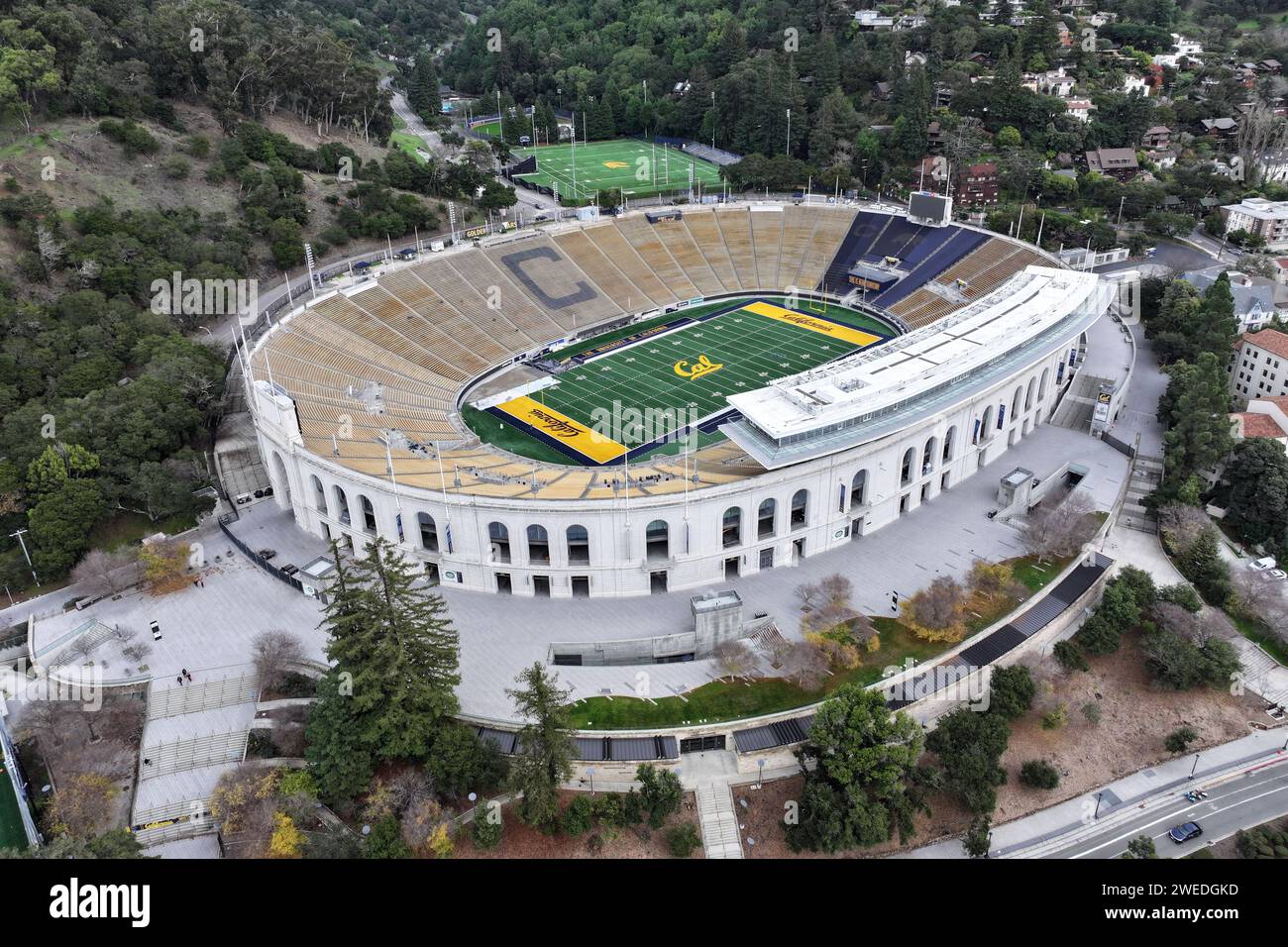 California memorial stadium aerial hi-res stock photography and images ...