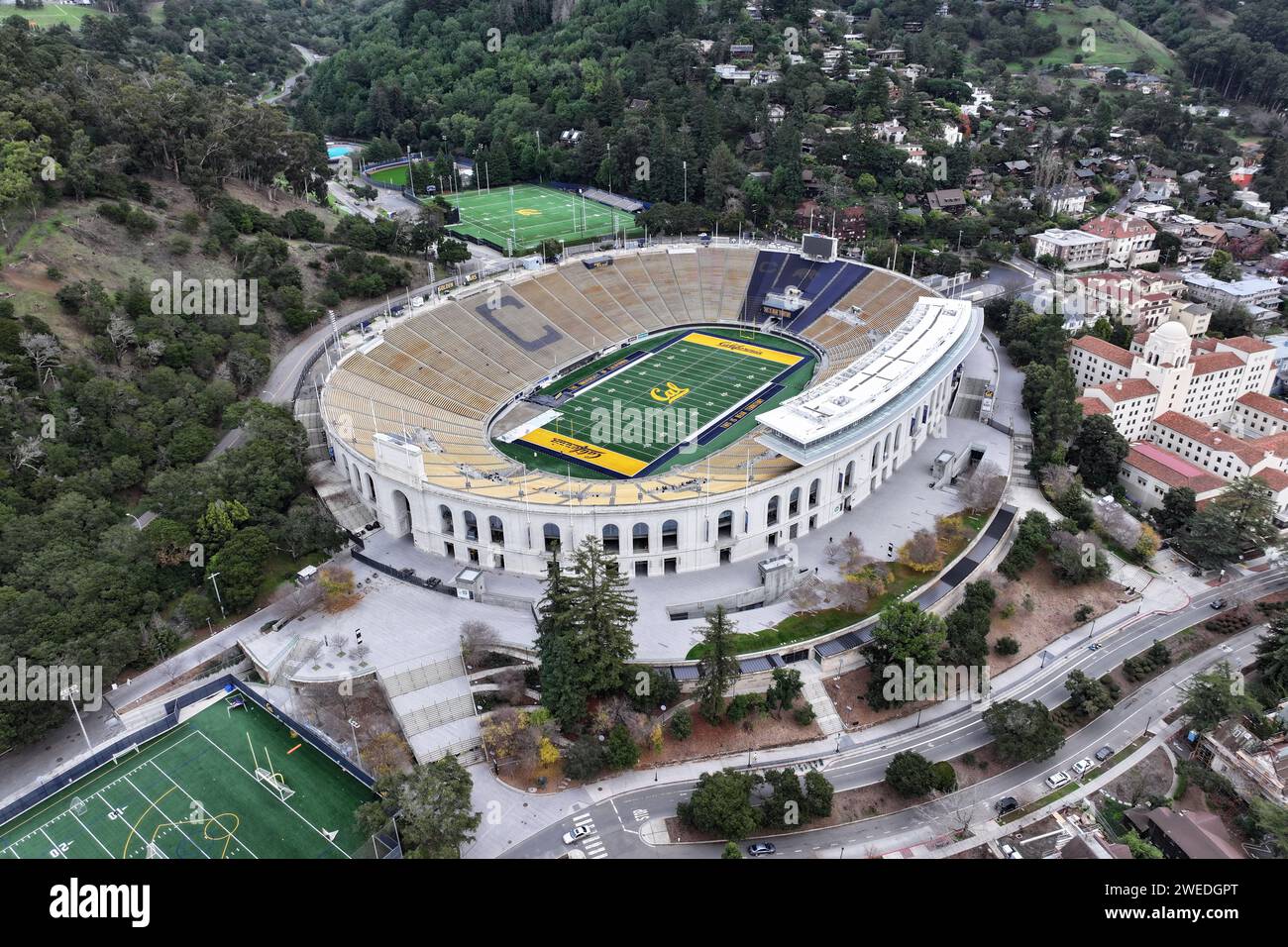 California memorial stadium aerial hi-res stock photography and images ...
