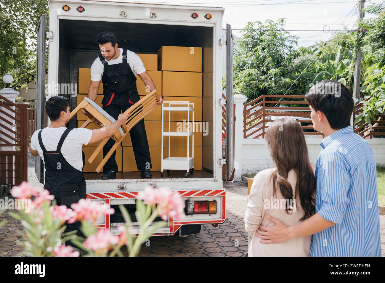 A couple's smooth transition to a new home facilitated by a ...