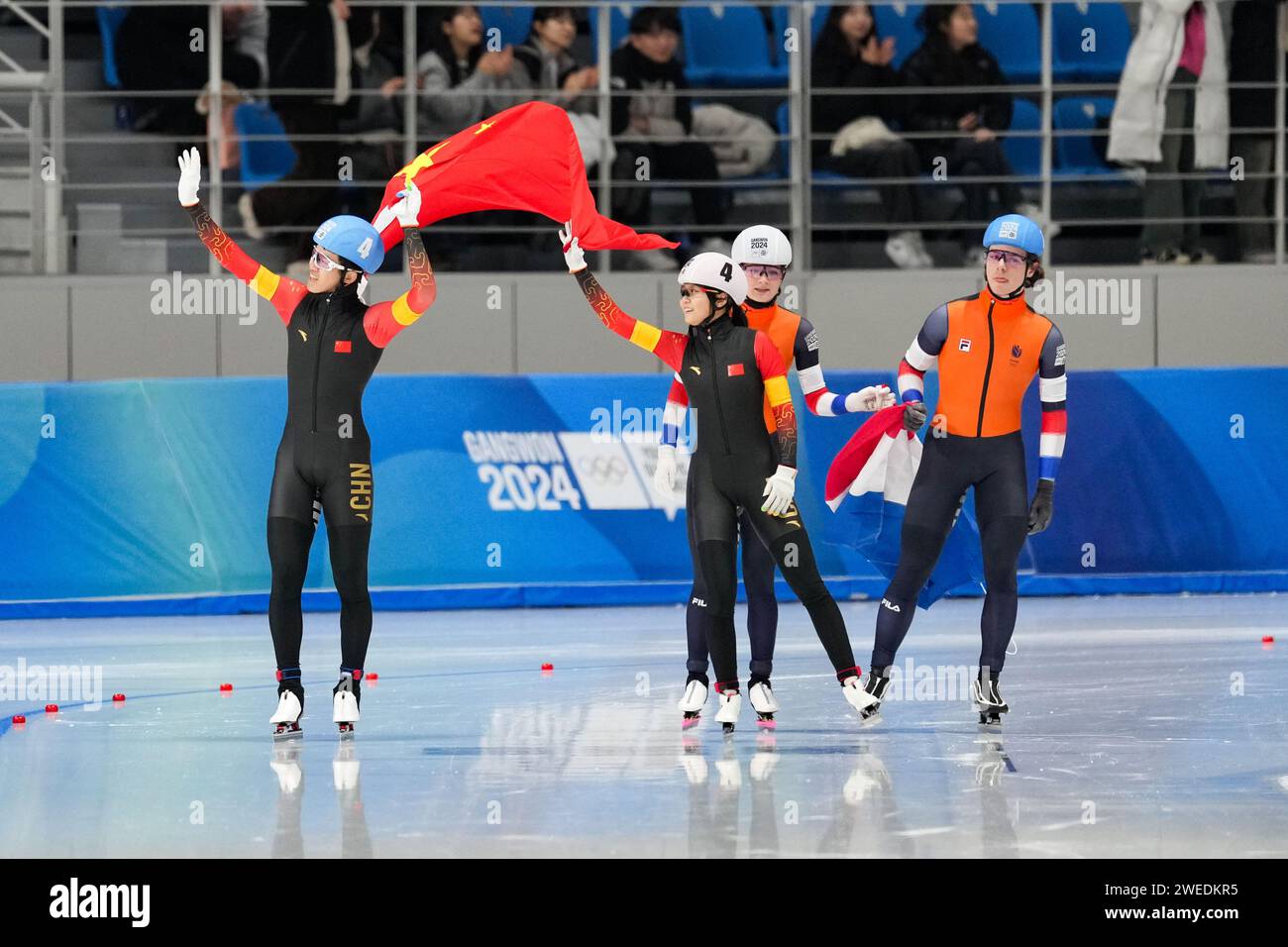 (240125) -- GANGNEUNG, Jan. 25, 2024 (Xinhua) -- Pan Baoshuo (1st L ...