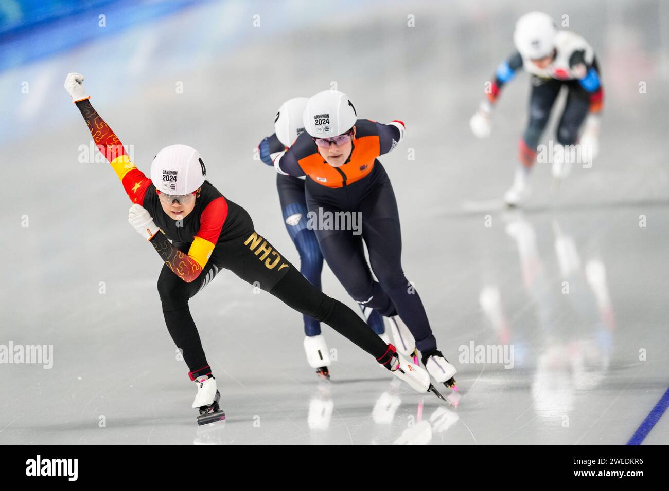 Gangneung, South Korea. 25th Jan, 2024. Liu Yunqi (1st L) of team China ...