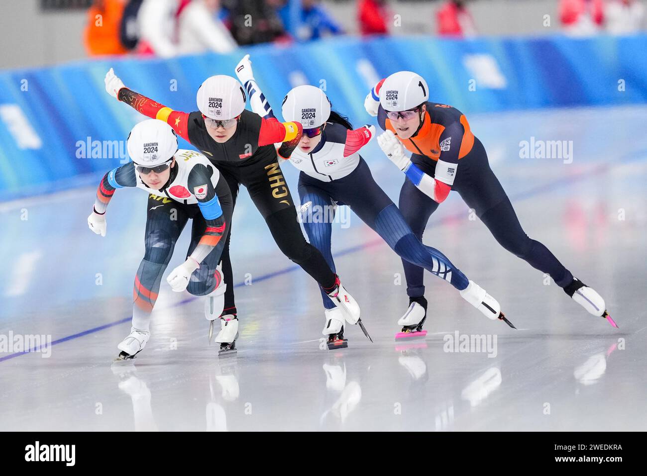 Gangneung, South Korea. 25th Jan, 2024. Liu Yunqi (2nd L) of team China ...
