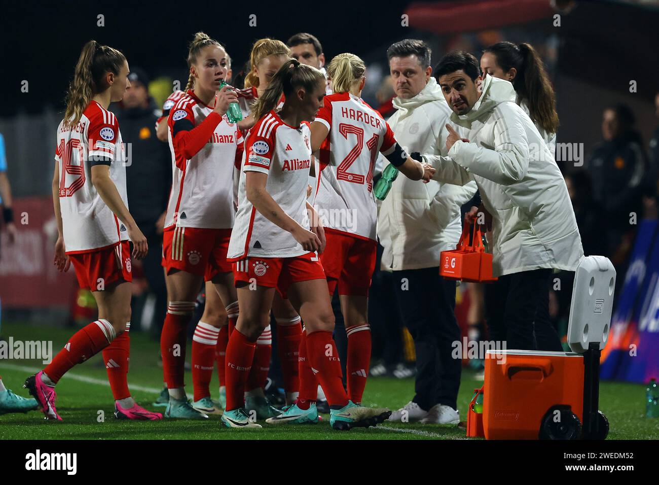 Maria luisa grohs fc bayern munchen hi-res stock photography and images ...