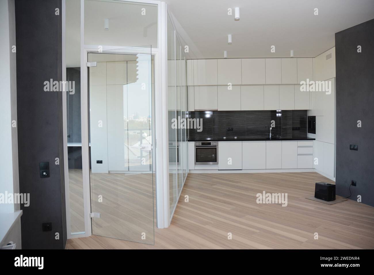 Wall glass partition wall hi-res stock photography and images - Alamy