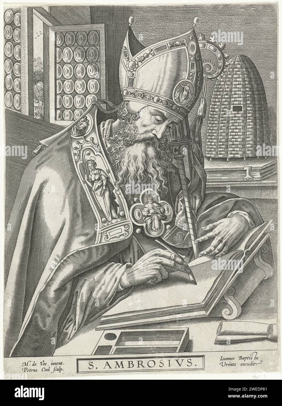 Beehive bookcase hi-res stock photography and images - Alamy