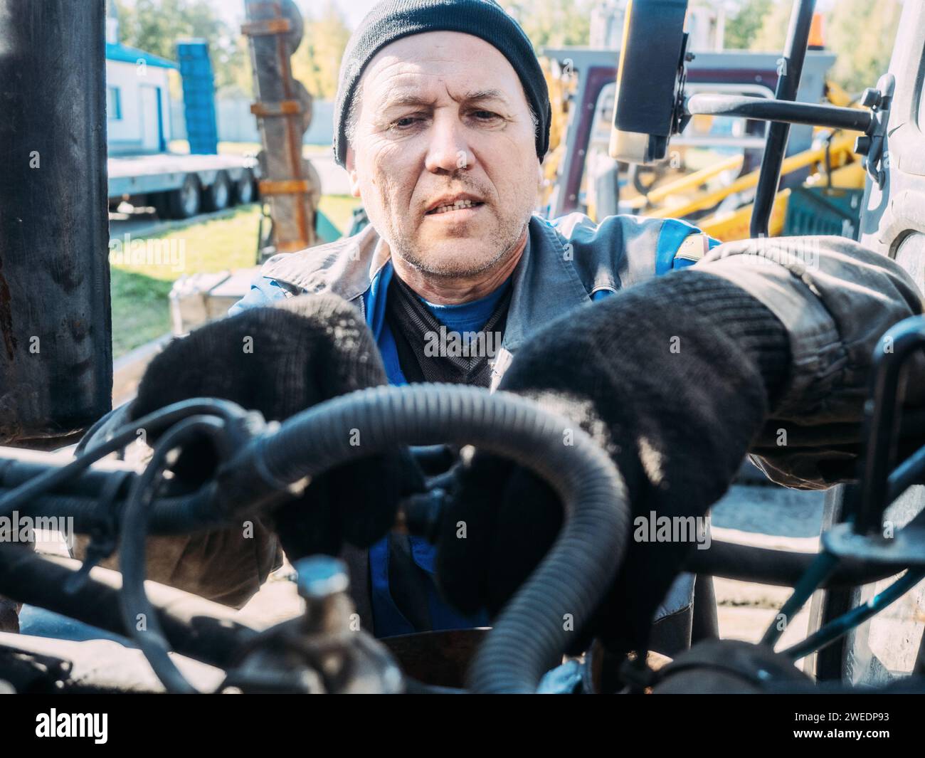 Young mechanic tractor hi-res stock photography and images - Alamy