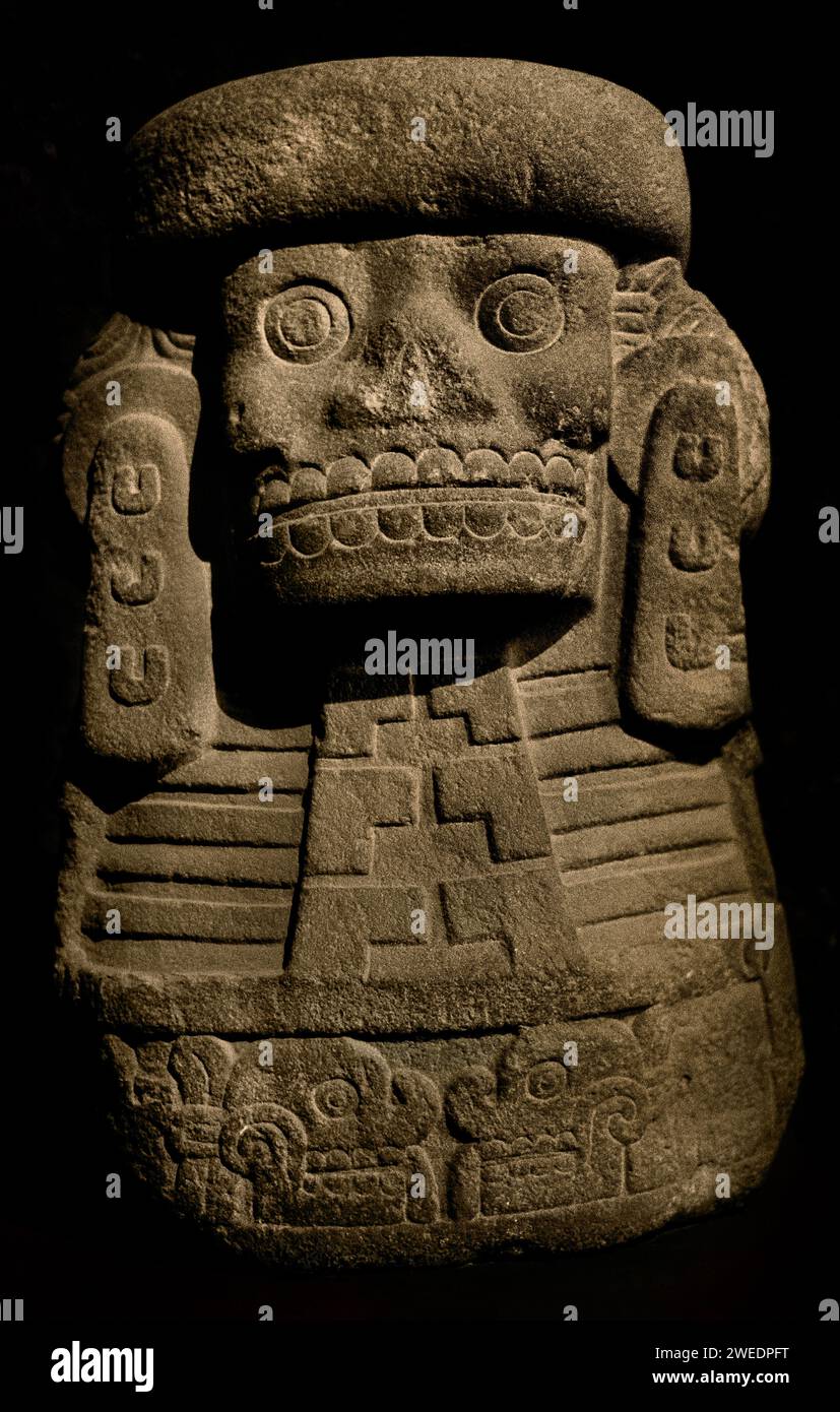 Aztec god statue hi-res stock photography and images - Alamy