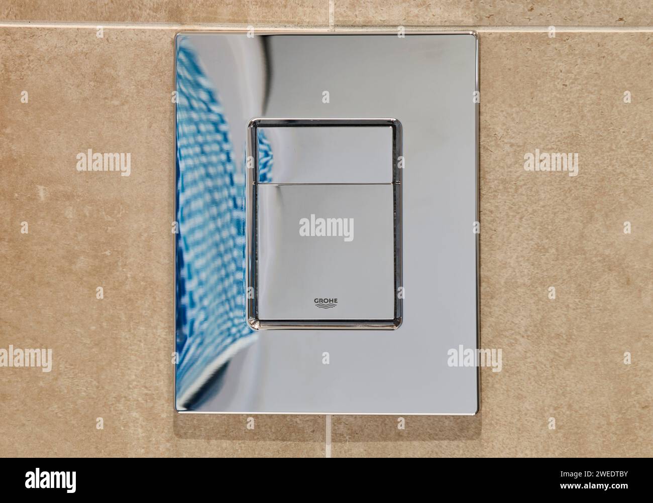 Silver flush hi-res stock photography and images - Alamy