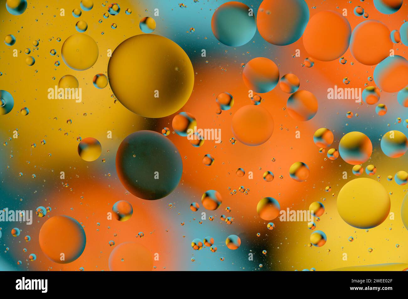 Exploding circles hi-res stock photography and images - Alamy