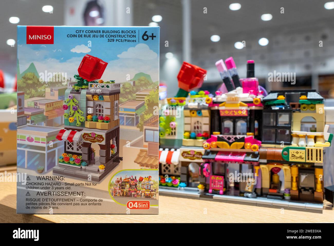 Kids lego constructor hi-res stock photography and images - Alamy