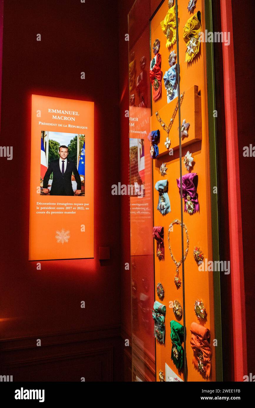 Paris 2024 medals hi-res stock photography and images - Alamy