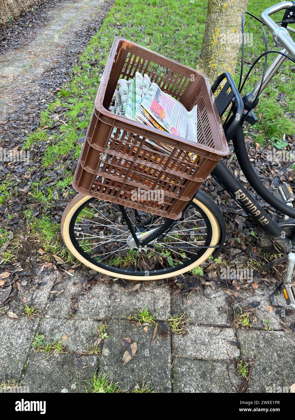 Delivering newspaper on the bike Stock Photo - Alamy