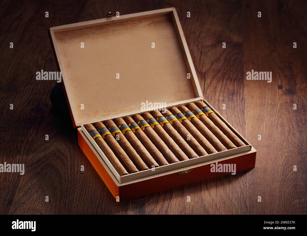 Wooden cigar box hi-res stock photography and images - Alamy