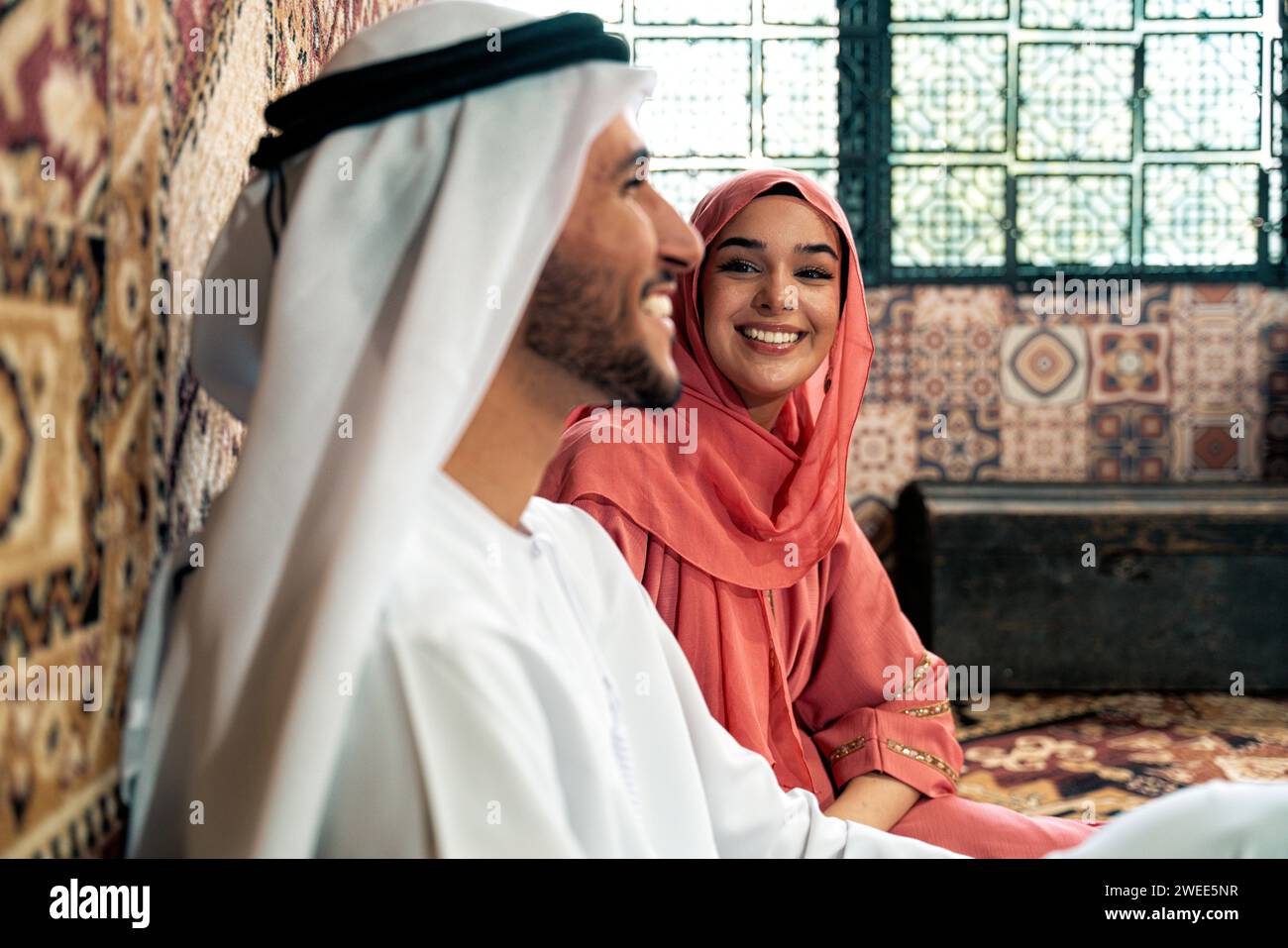 Emirati woman cafe hi-res stock photography and images - Alamy