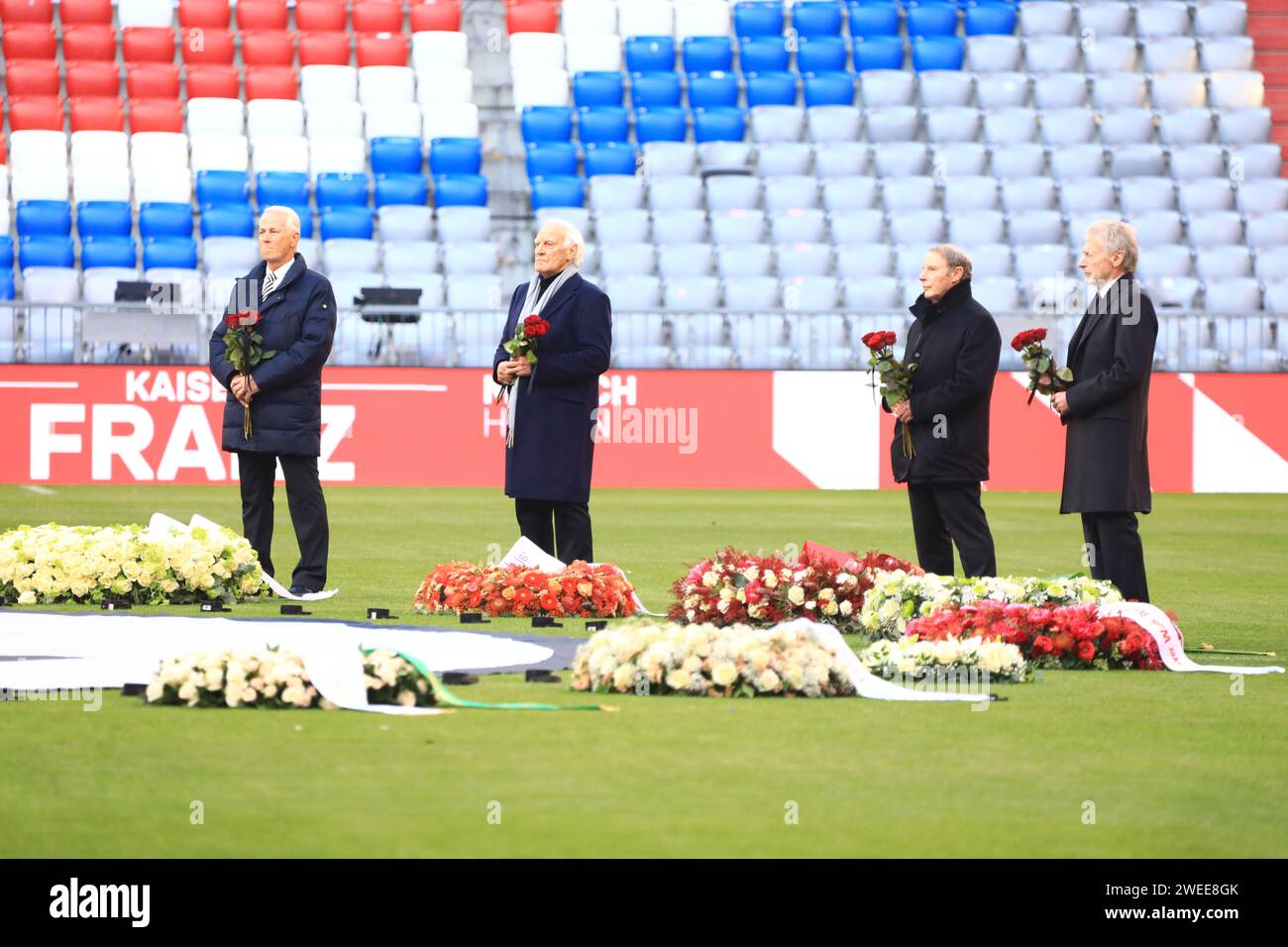 Tausende haben in der Allianz Arena Abschied von der Fussball-Legende Franz Beckenbauer genommen ...