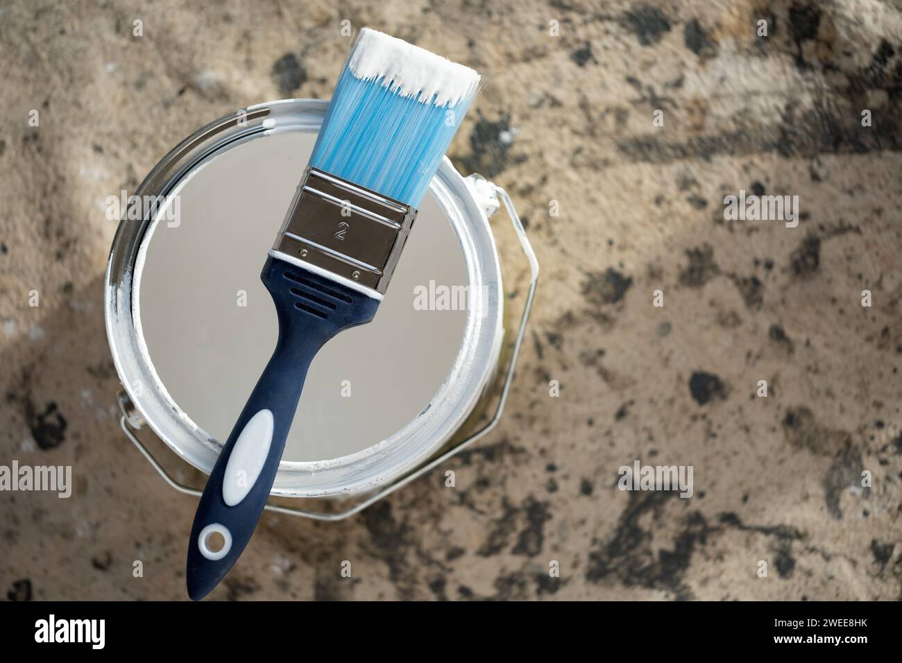 Throw away paint brush hi-res stock photography and images - Alamy