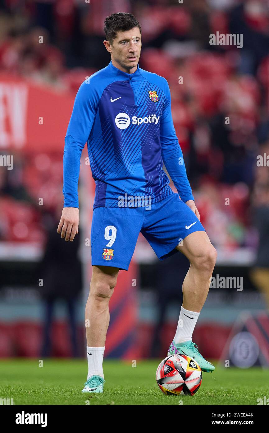 Robert Lewandowski of FC Barcelona warms up during the Spanish Cup ...
