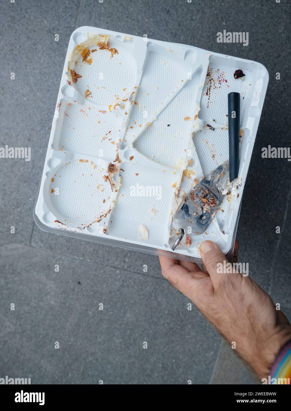 Crumbs from cake plate scattered hi-res stock photography and images ...