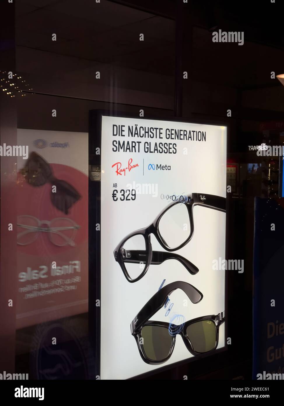 Ray ban advertising hi-res stock photography and images - Alamy