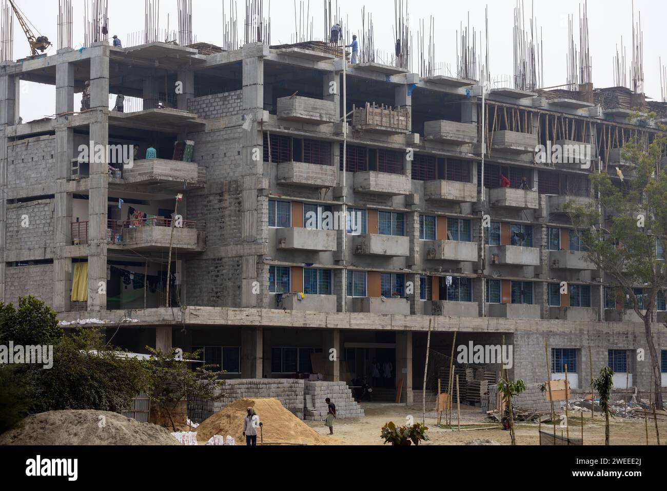 Building construction works on a high-rise building Stock Photo - Alamy