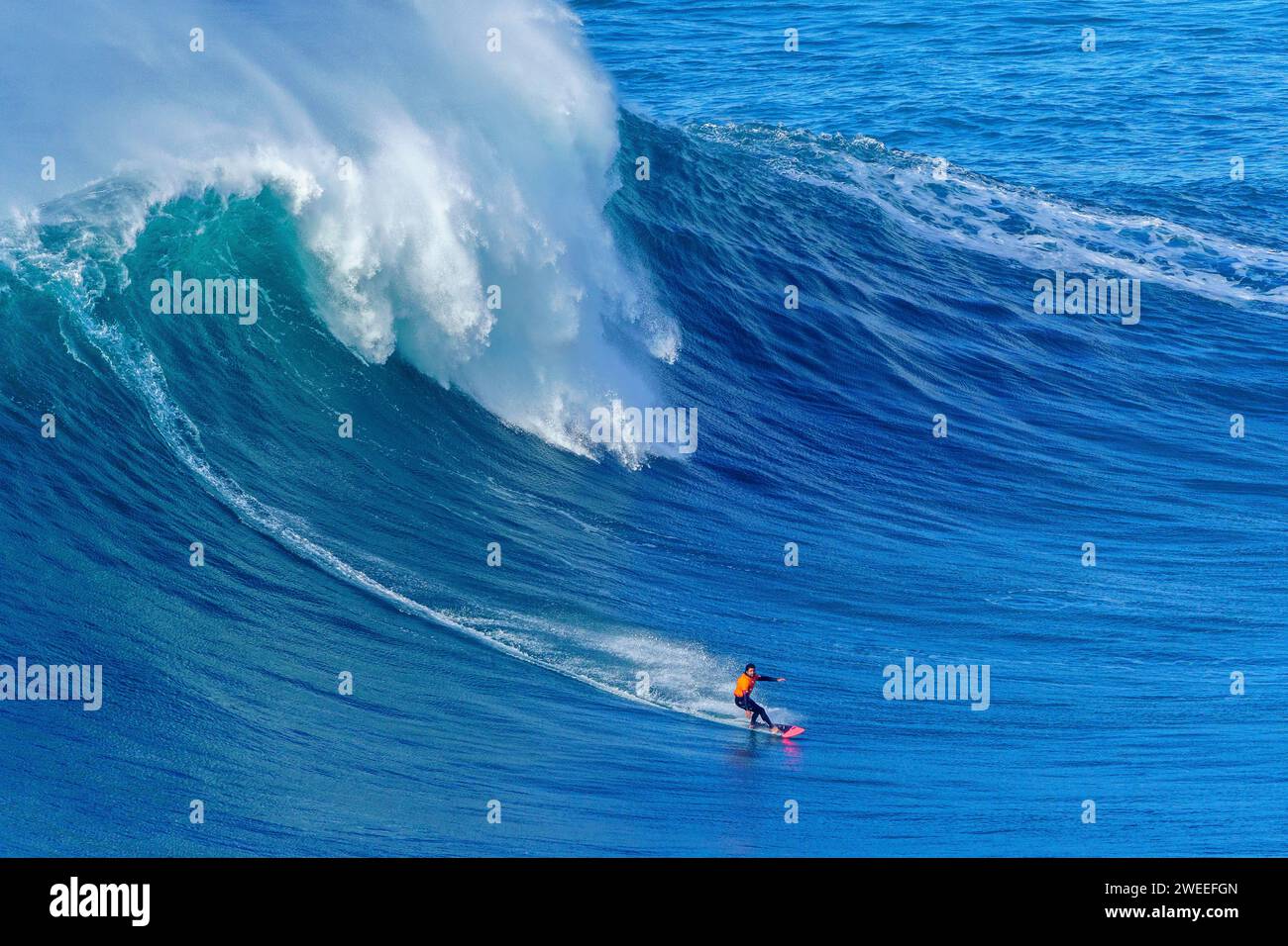 Nazare big wave surf spot hi-res stock photography and images - Alamy