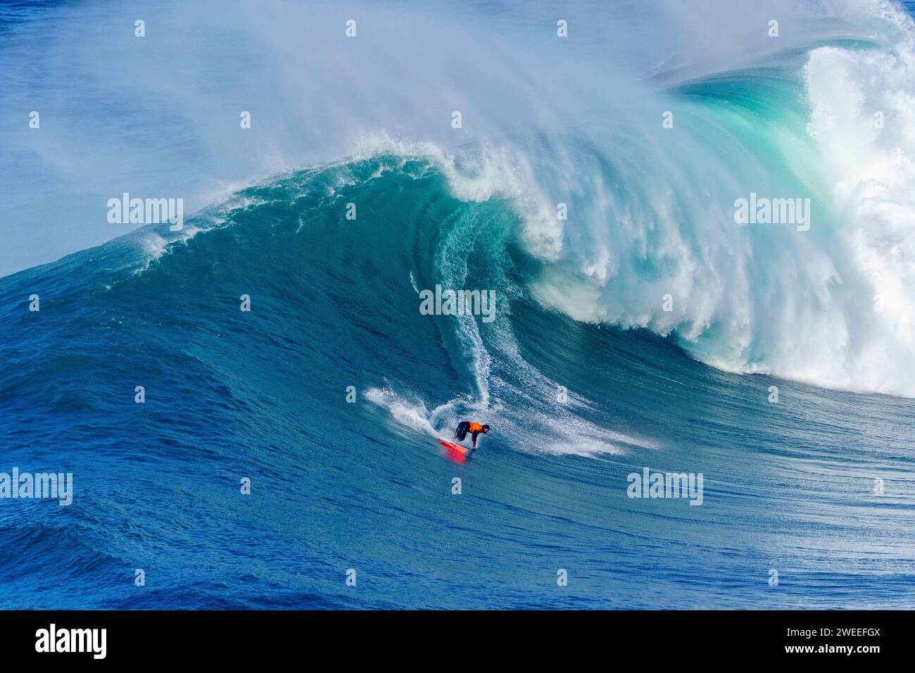 Nazare big wave surf spot hi-res stock photography and images - Alamy