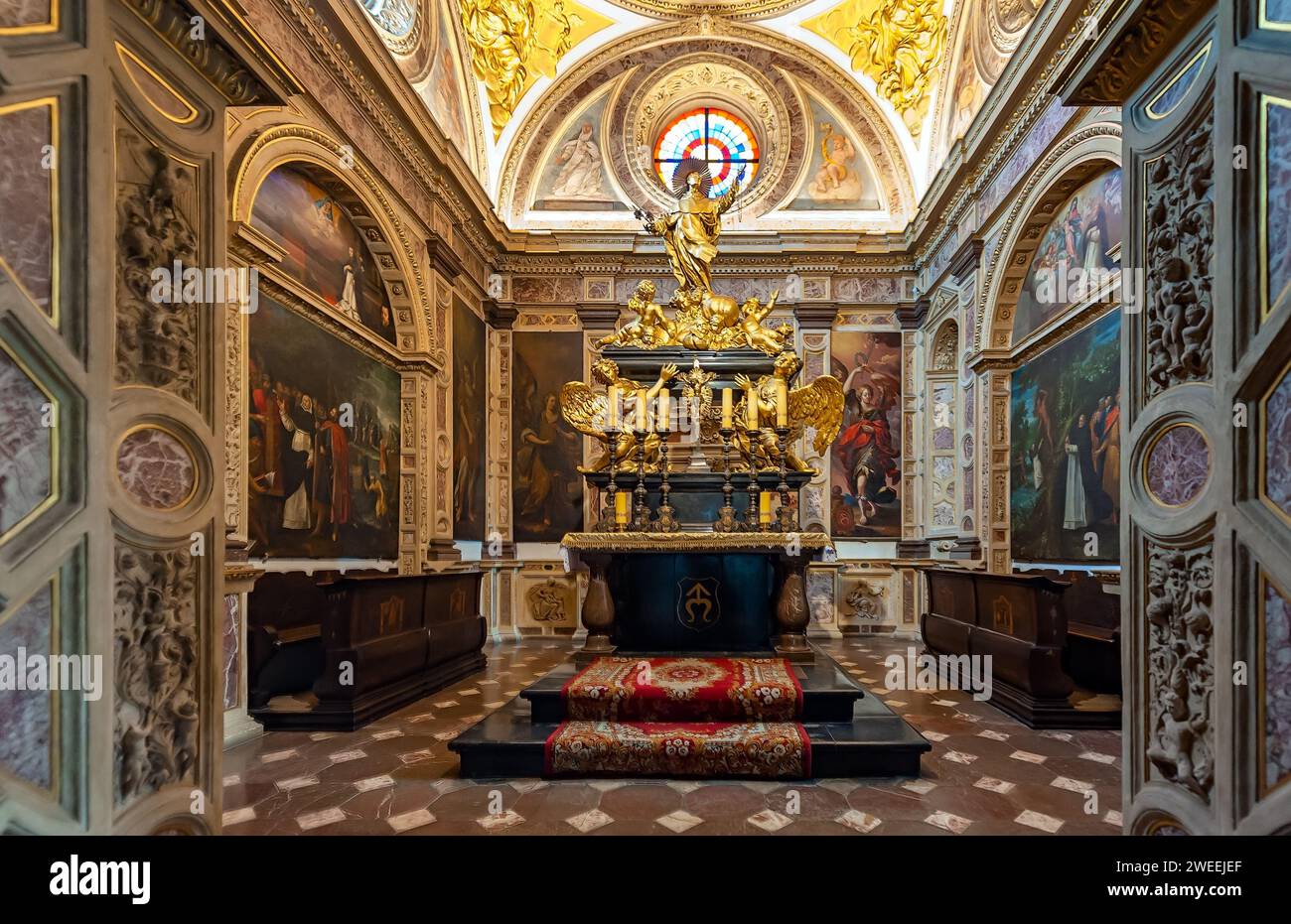 Inside holy trinity basilica church hi-res stock photography and images - Alamy