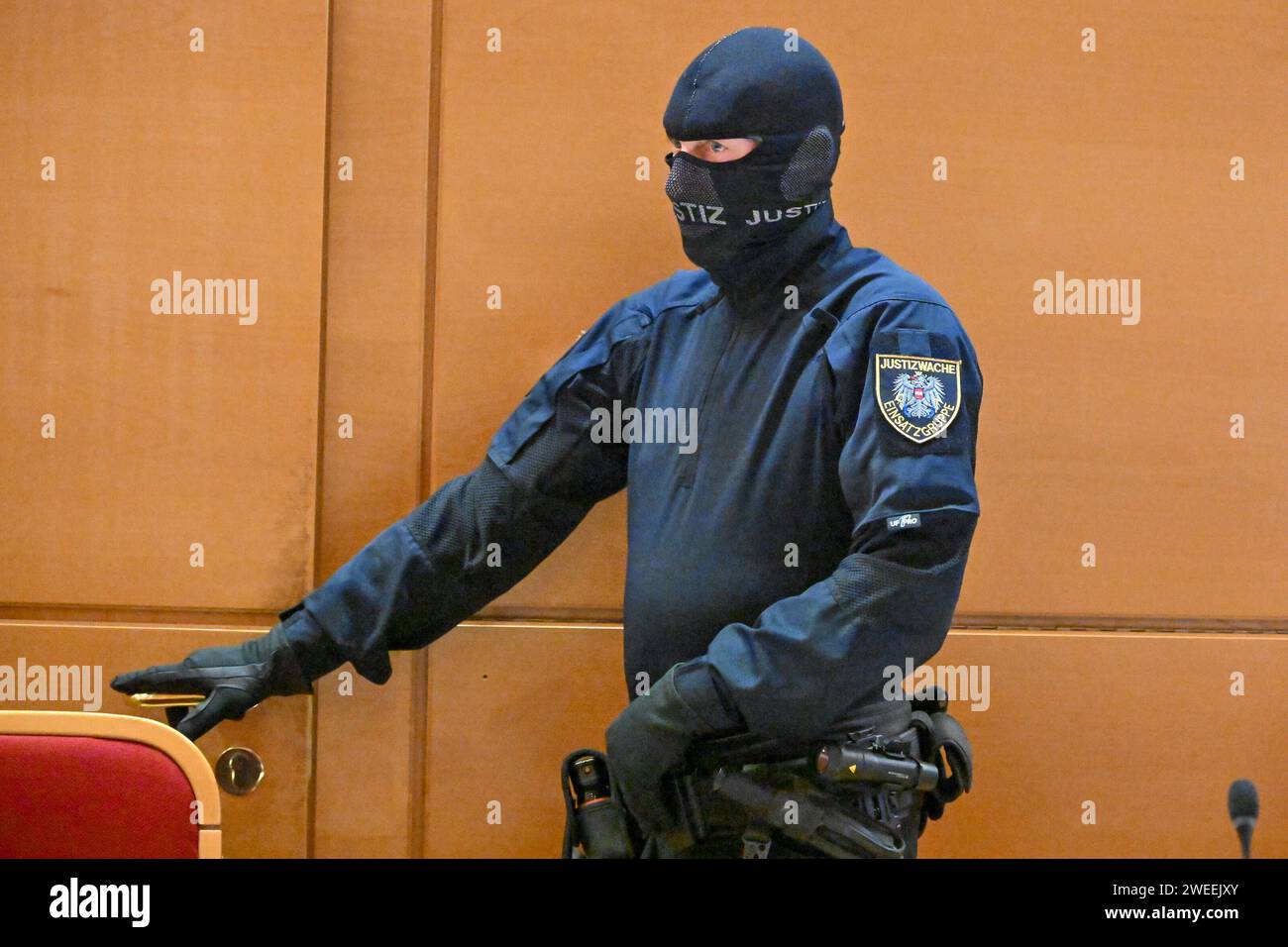 Landesgericht Linz 25.01.2024, Landesgericht Linz, AUT, Mord, im Bild Justizwache, Einsatzgruppe ...