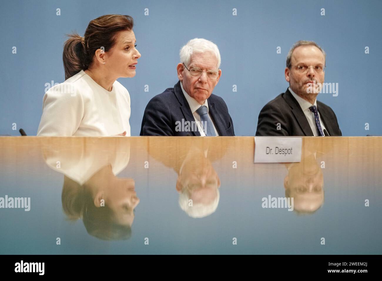 Berlin, Germany. 25th Jan, 2024. Andrea Despot (l-r), Chairwoman of the Board of the Foundation ...