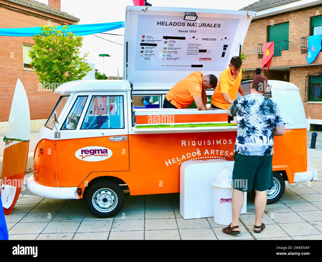 Food bus hi-res stock photography and images - Alamy