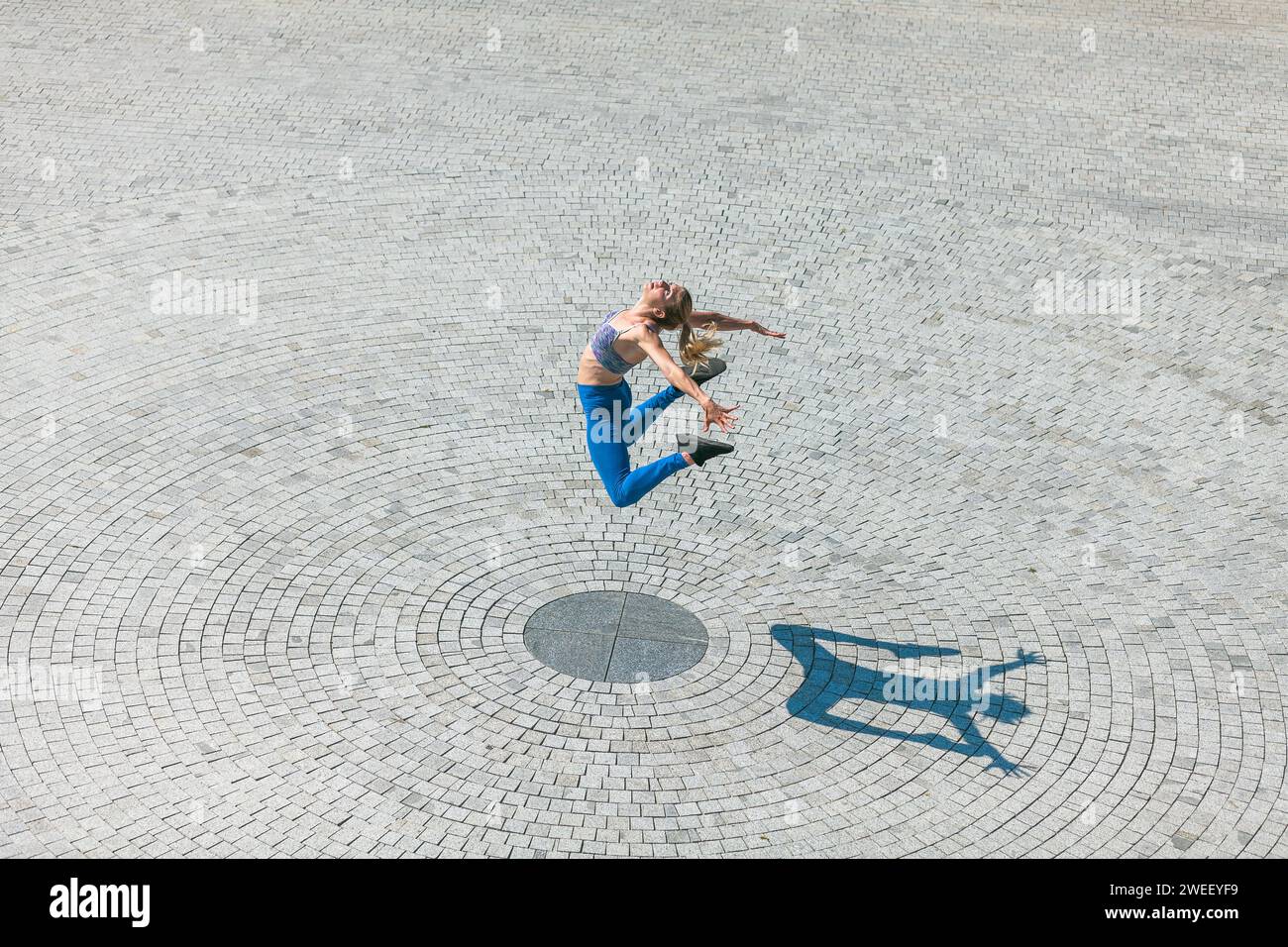 muscular and fit young woman jumping high Stock Photo - Alamy