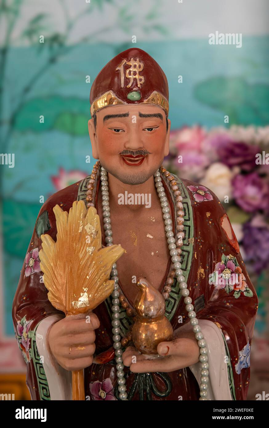 Statue in the Hainan temple in Nathon Stock Photo - Alamy