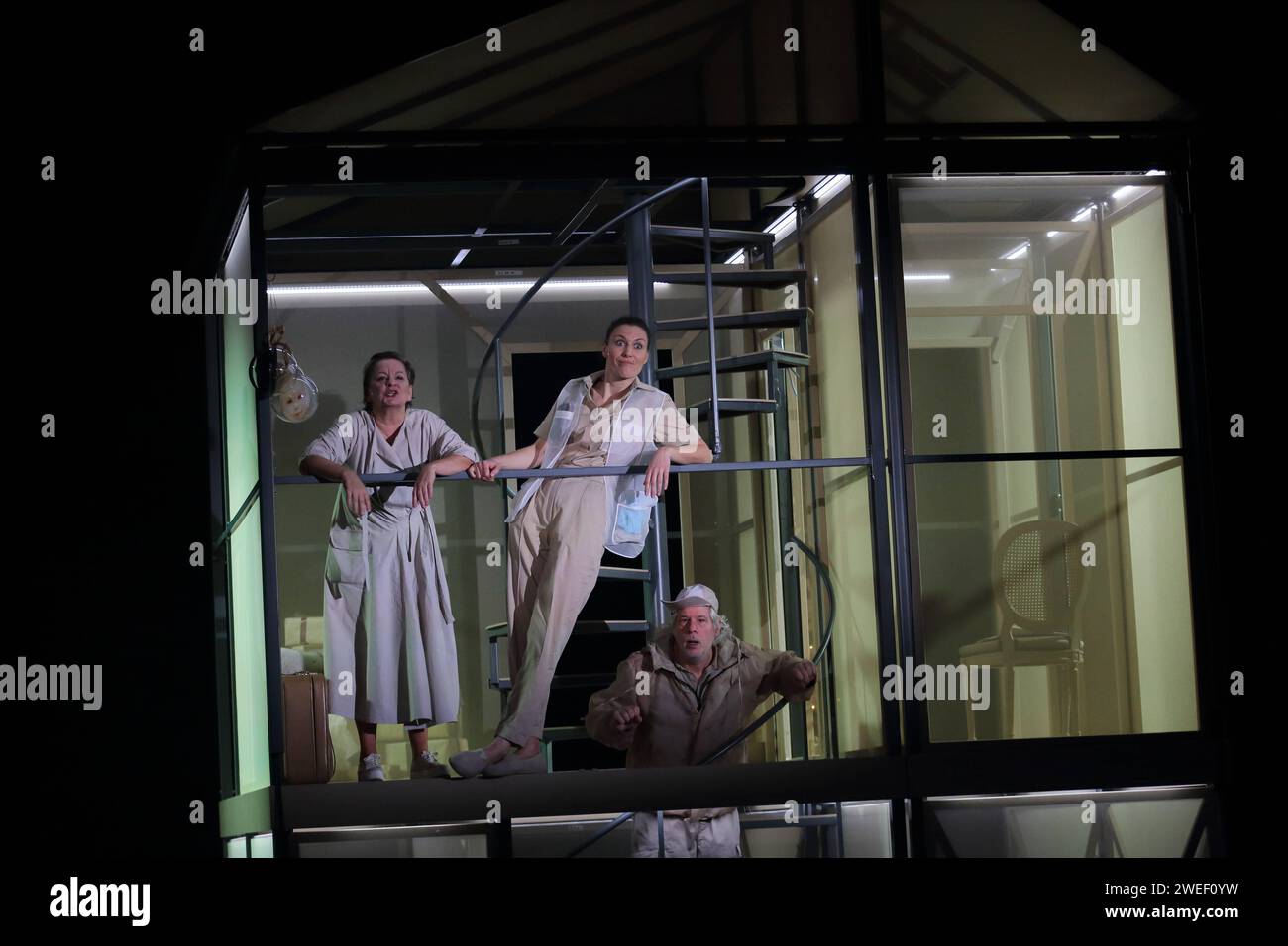 Steffi Krautz als Anne-Marie, Lisa Birke Balzer als Helene und Peter Rene Lüdicke als Ein ...