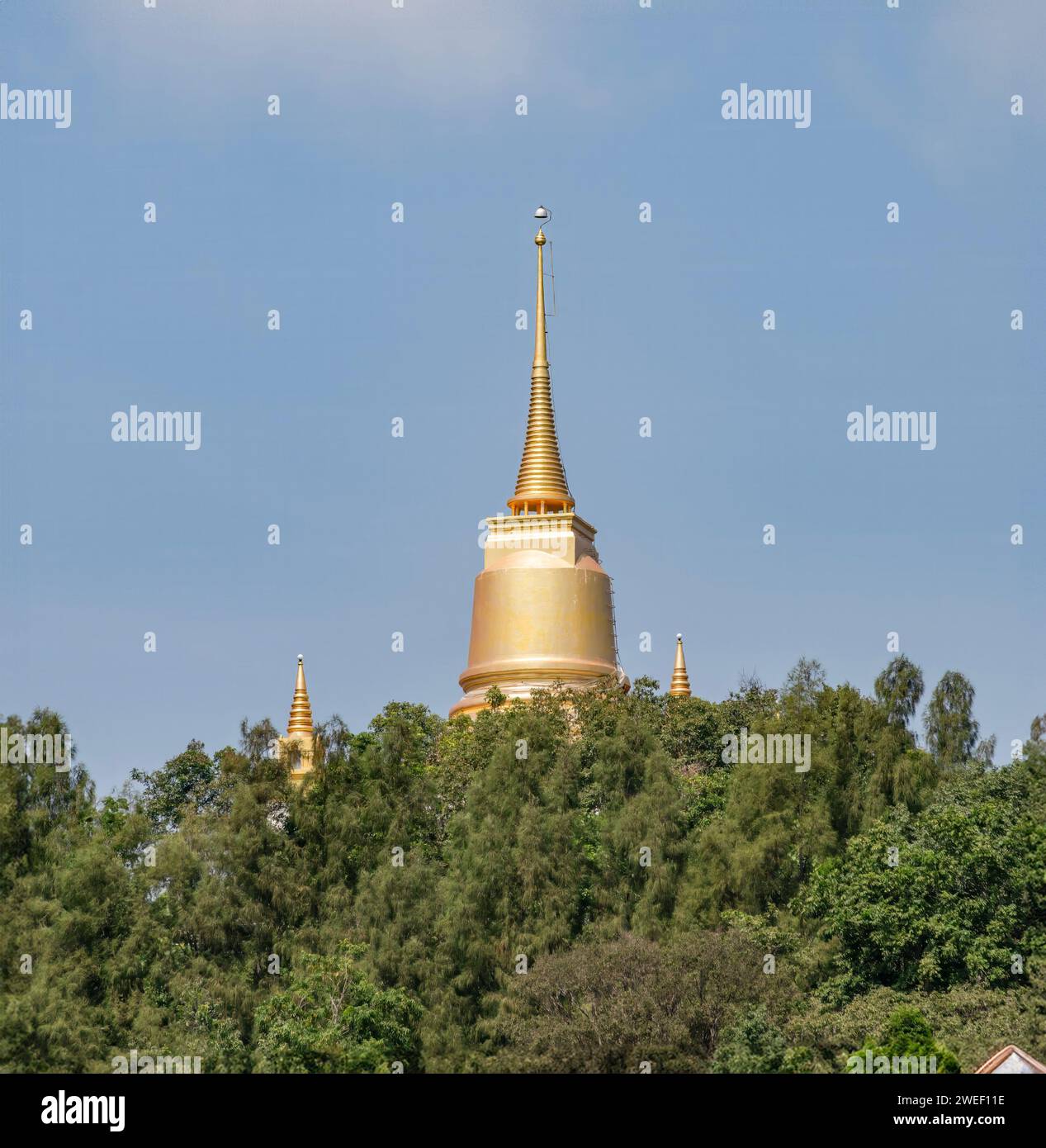 Khao laem lake temple hi-res stock photography and images - Alamy